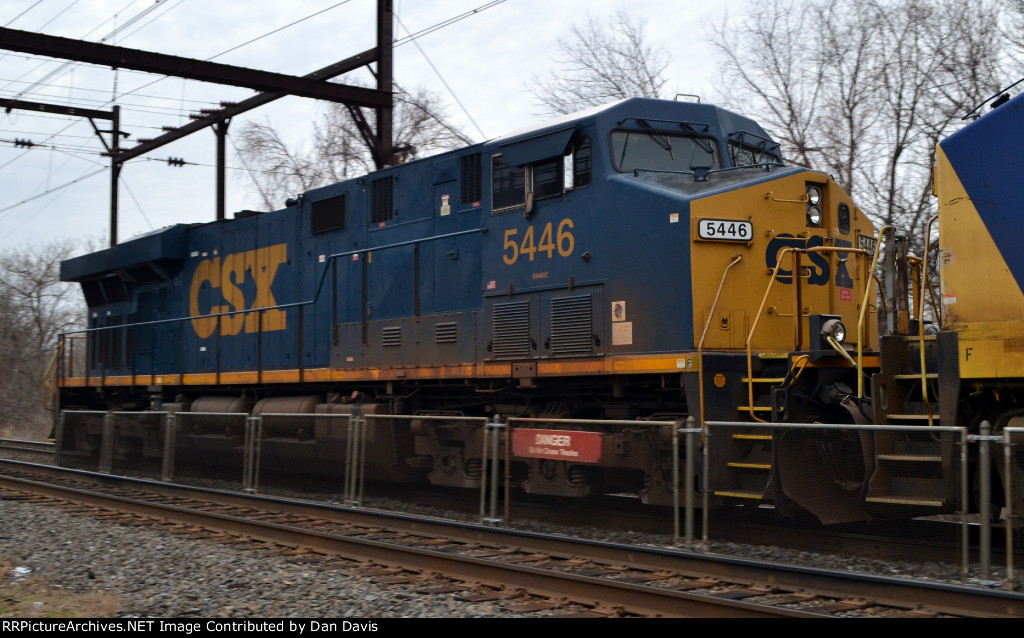 CSX ES40DC 5446 on X792